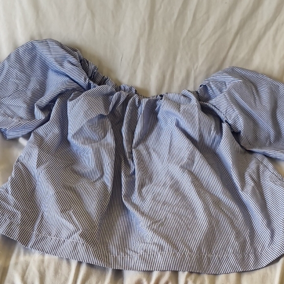 Style Envy | Tops | Style Envy Blue And White Ruffled Top | Poshmark